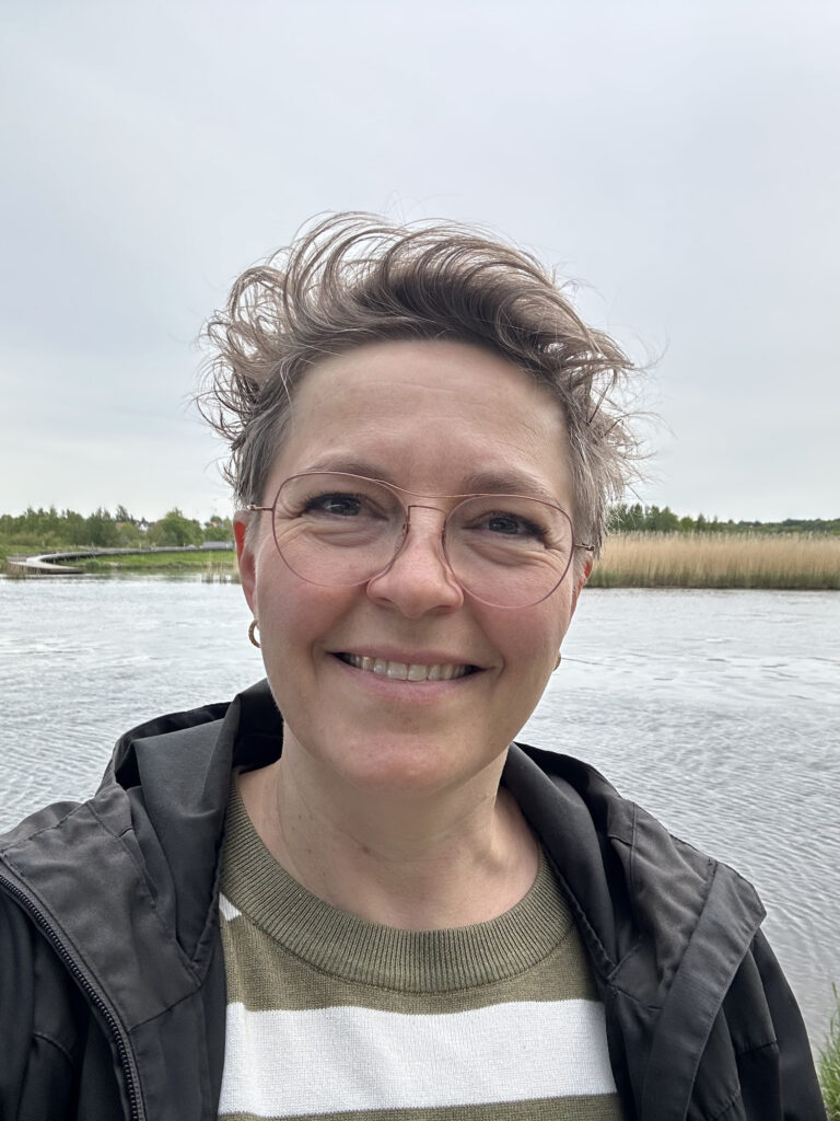 Anne Bisgaard kigger forbi Randers Amtsavis - Mogens har læserbrev i ...